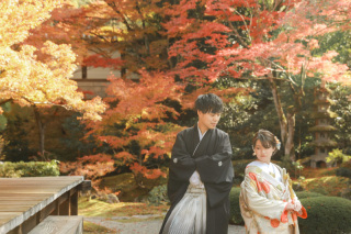 紅葉和装 泉涌寺ロケーション(撮影日：2023年11月27日/泉涌寺)｜STUDIO TVB 京都店（スタジオTVB）のフォトウェディング ...